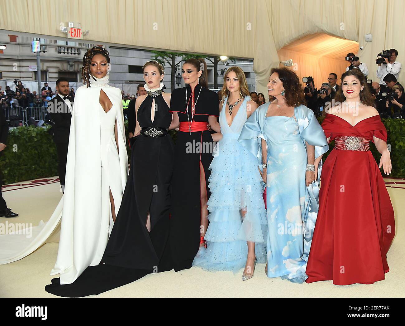 Jourdan Dunn, Maya, Taylor Hill, Talita von Furstenberg DVF attend the ...