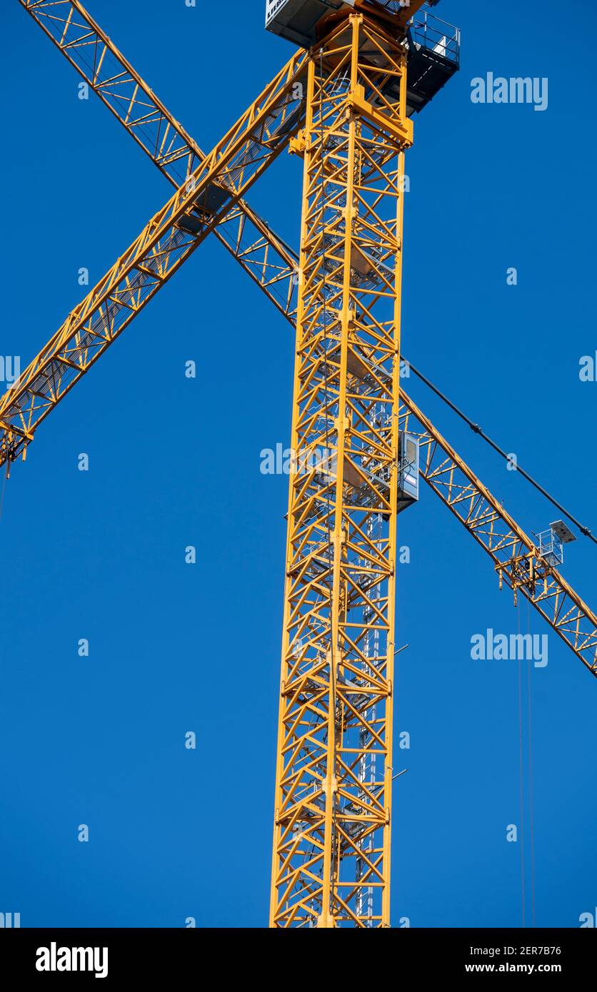 Crane rising into the sky hi-res stock photography and images - Alamy