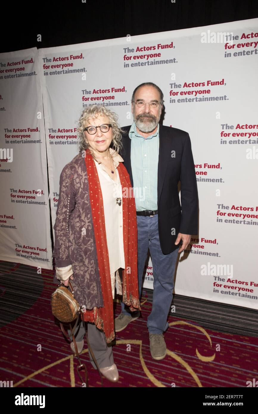 Mandy patinkin kathryn grody in hi-res stock photography and images - Alamy