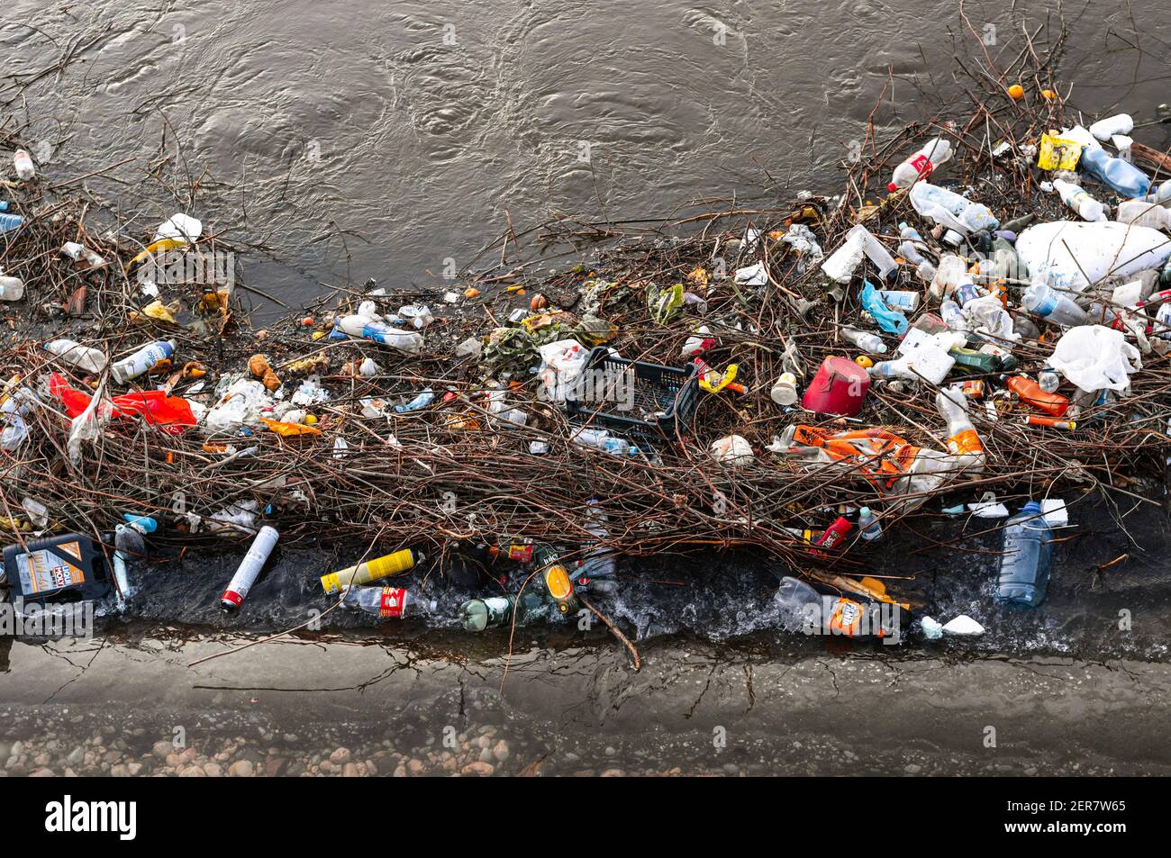 Plastic water bottles pile hi-res stock photography and images - Alamy