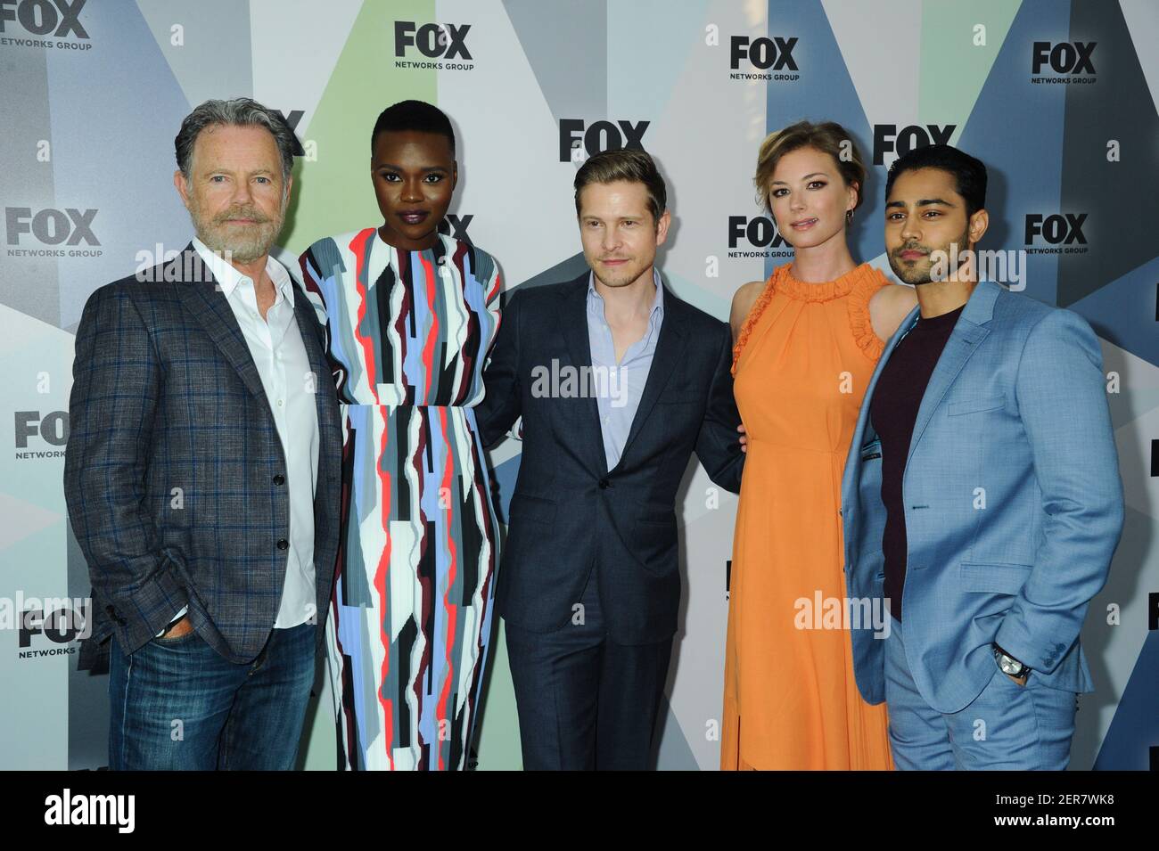 Bruce Greenwood, Shaunette Renee Wilson, Matt Czuchry, Emily VanCamp ...