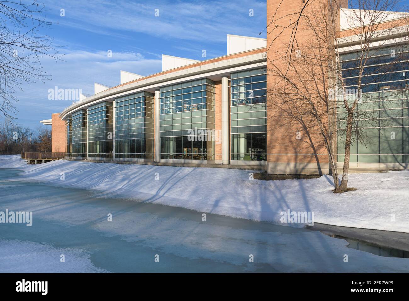 Orland Park Public Library at 14921 S Ravinia Ave in Orland Park ...