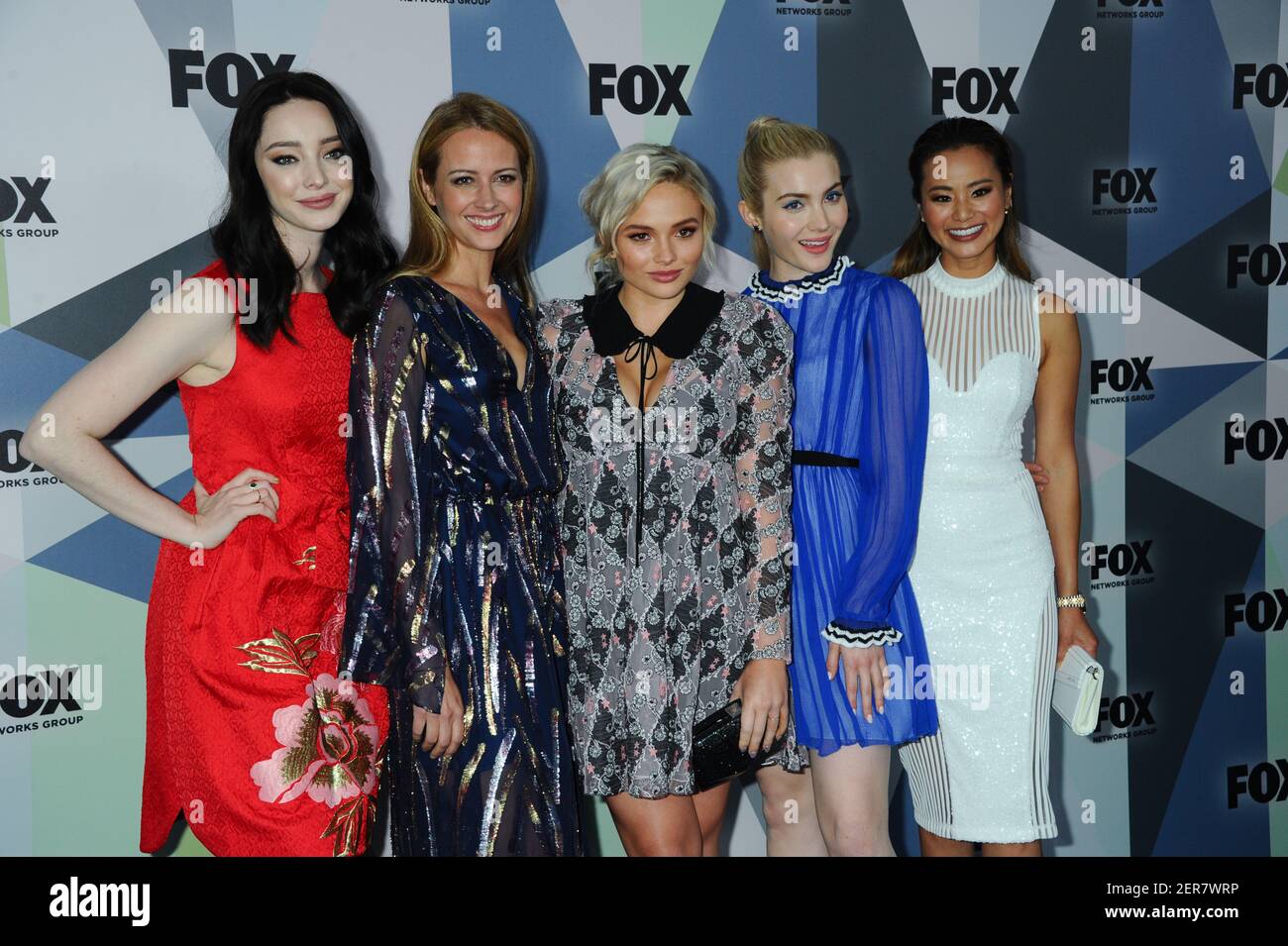 Emma Dumont, Amy Acker, Skyler Samuels, Natalie Alyn Lind, Jamie Chung ...