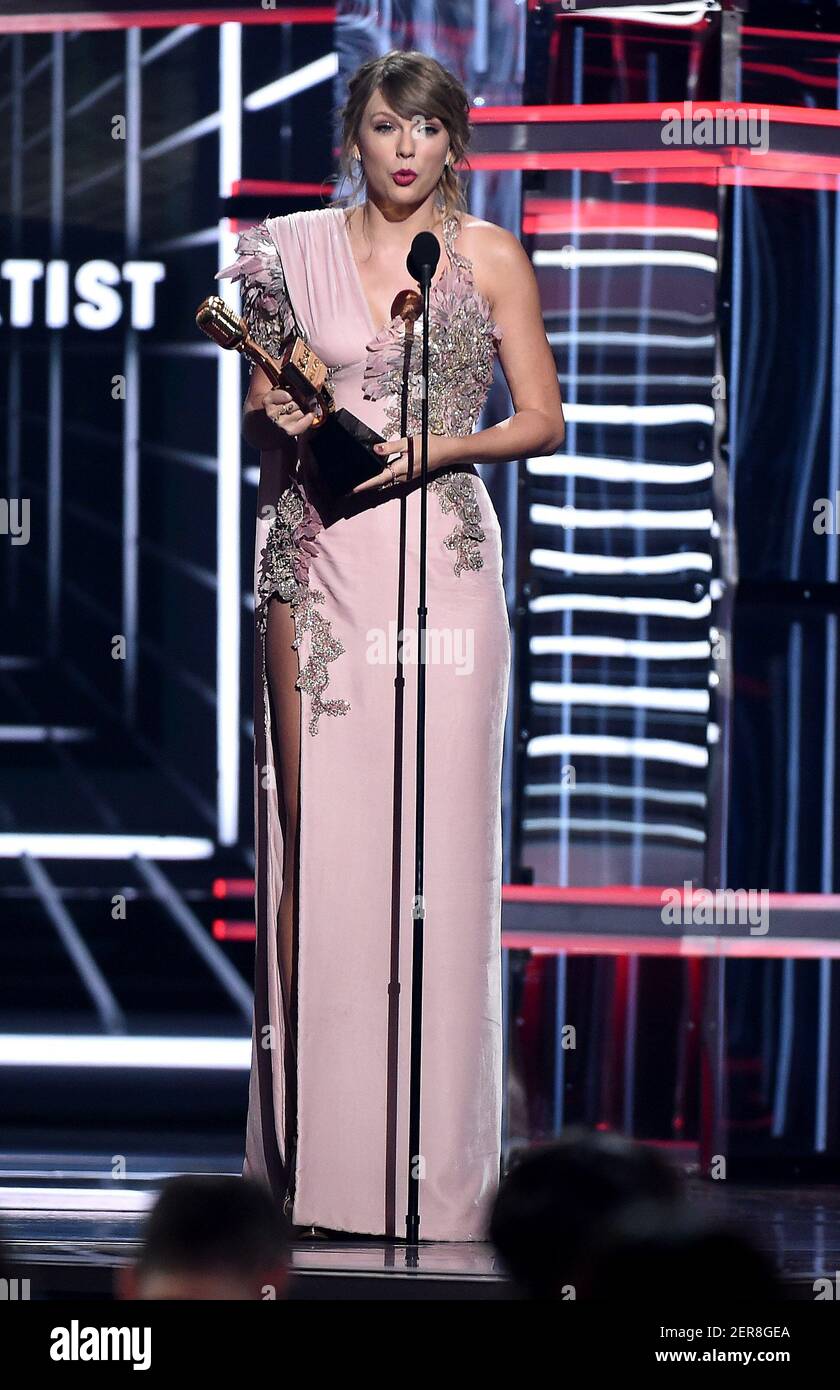 LAS VEGAS, NV - MAY 20: Taylor Swift accepts an award at the 2018 ...