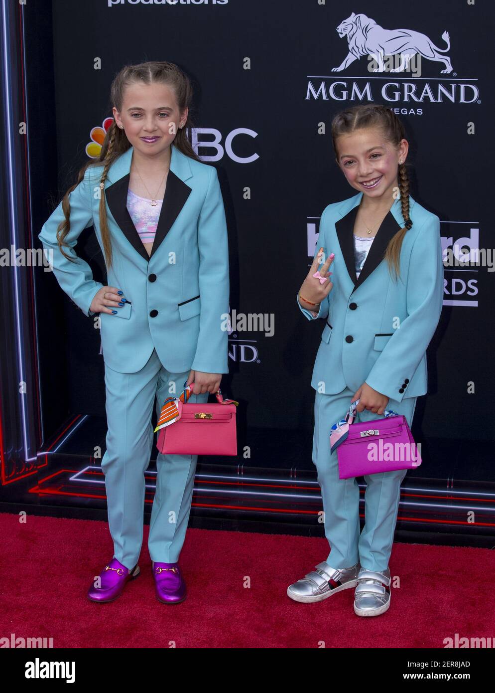 Sofia and Olivia Jellen walking on the red carpet at the 2018 Billboard ...