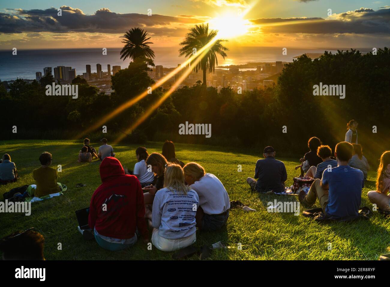 Downtown honolulu people hi-res stock photography and images - Alamy