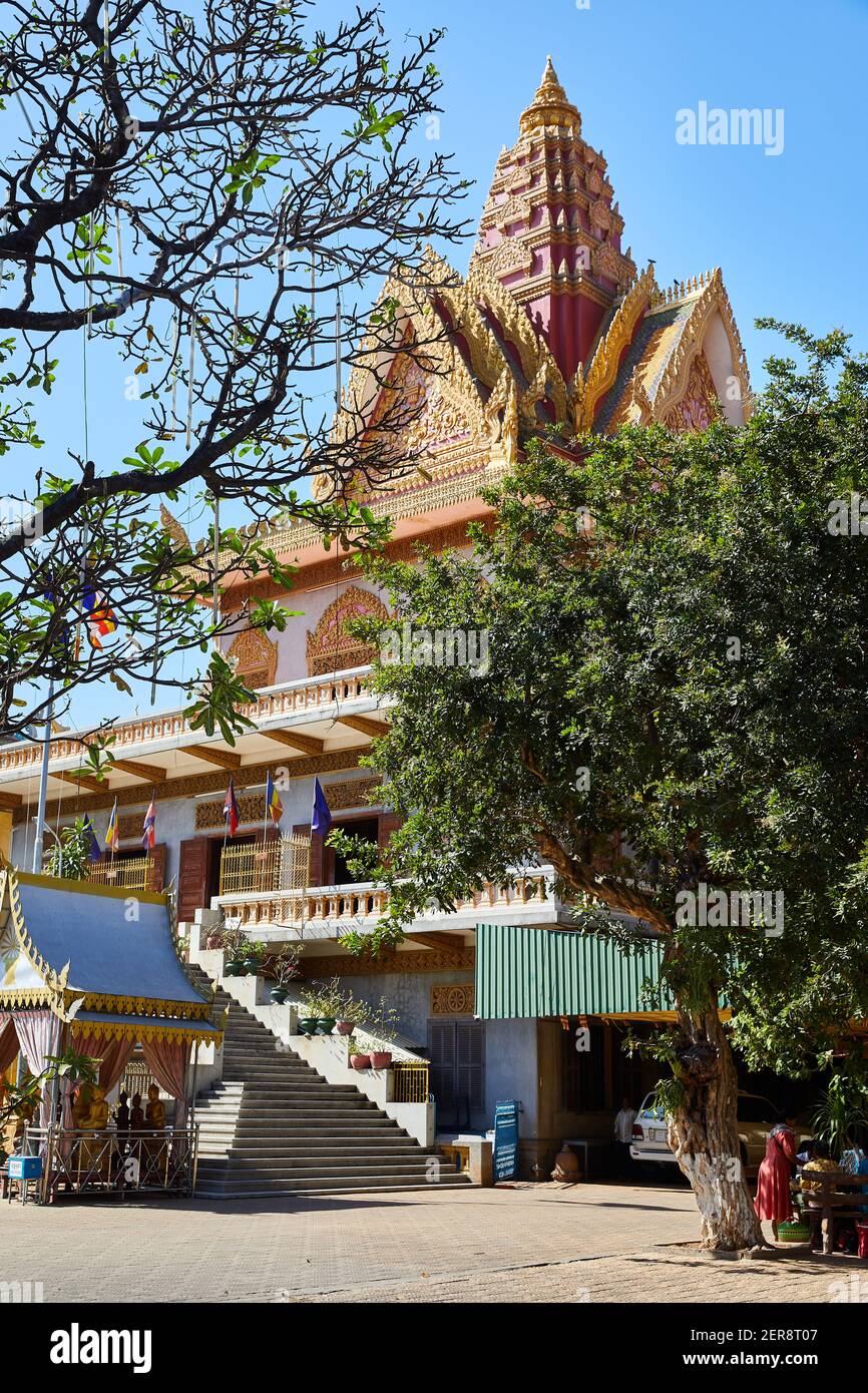 Wat Ounalom, a Monastery in Phnom Penh, Cambodia Stock Photo - Alamy