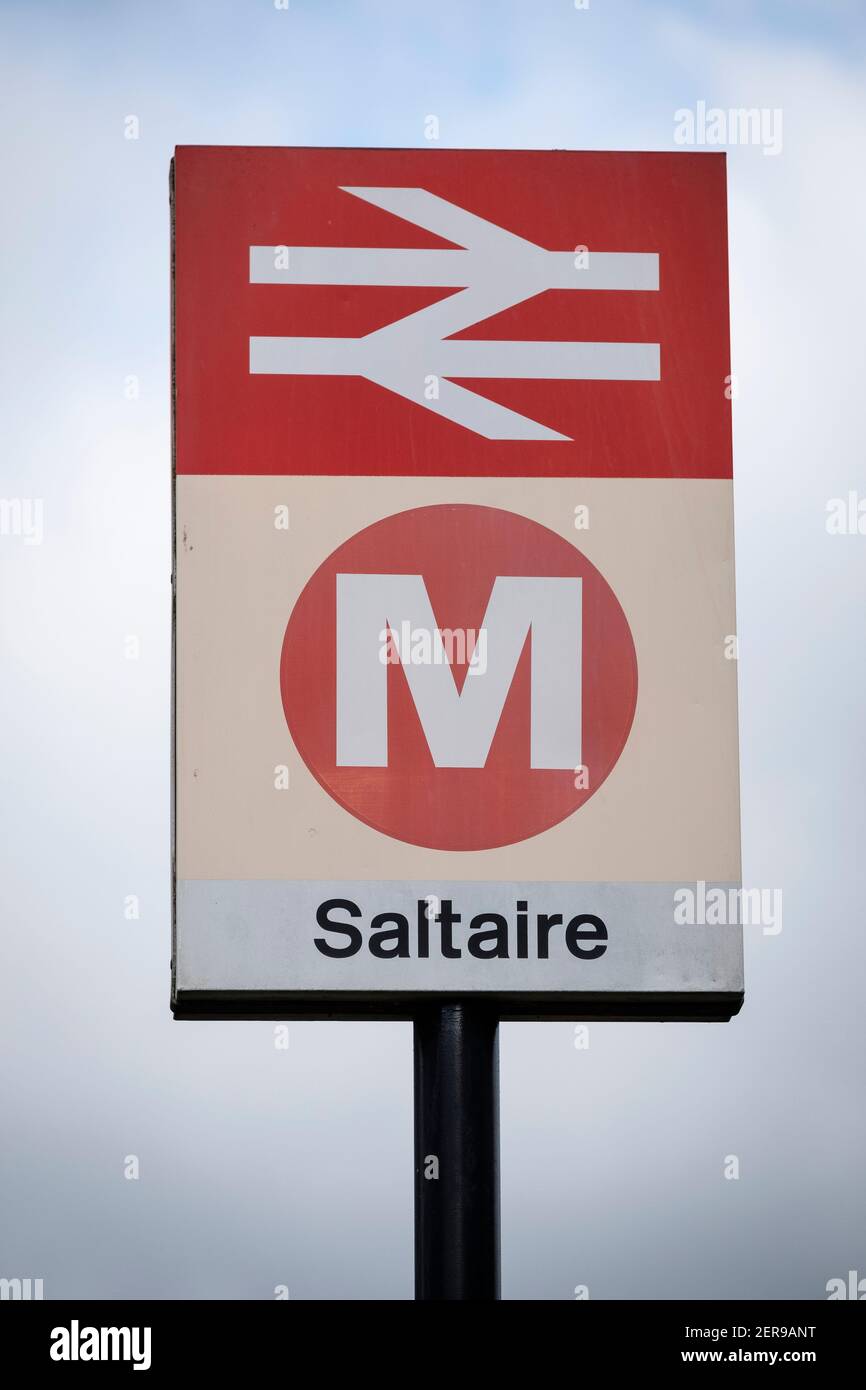 Saltaire railway station hi-res stock photography and images - Alamy
