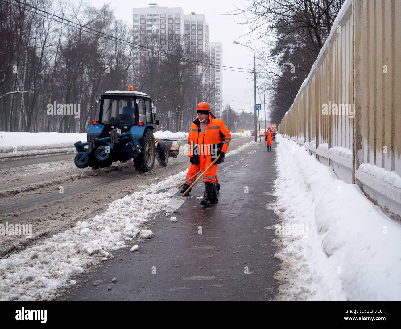 Hard physical work all weather hi-res stock photography and images - Alamy
