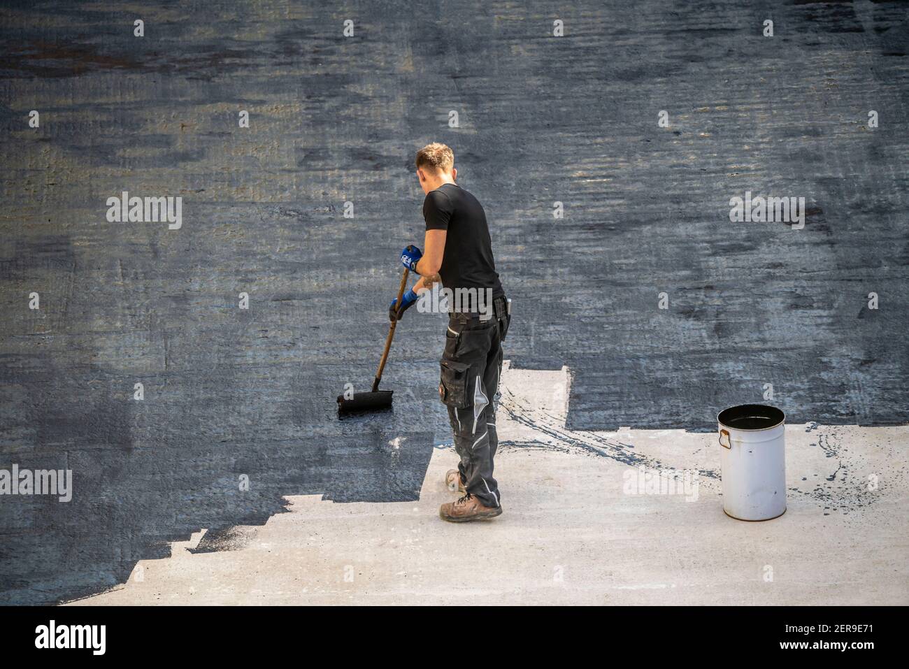 Construction site, application of a bituminous coating on a concrete ceiling, preparation for ...