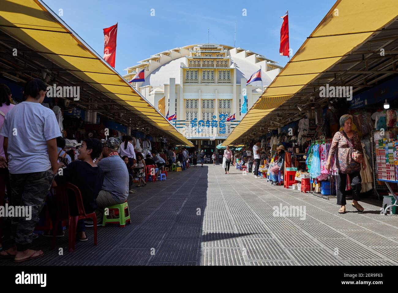 Central Market Building, Phnom Penh, Cambodia. The beautiful Art Deco ...