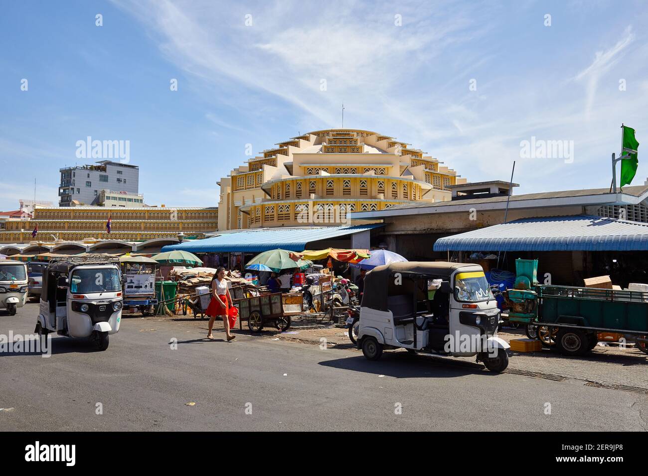 Central Market Building, Phnom Penh, Cambodia. The beautiful Art Deco ...