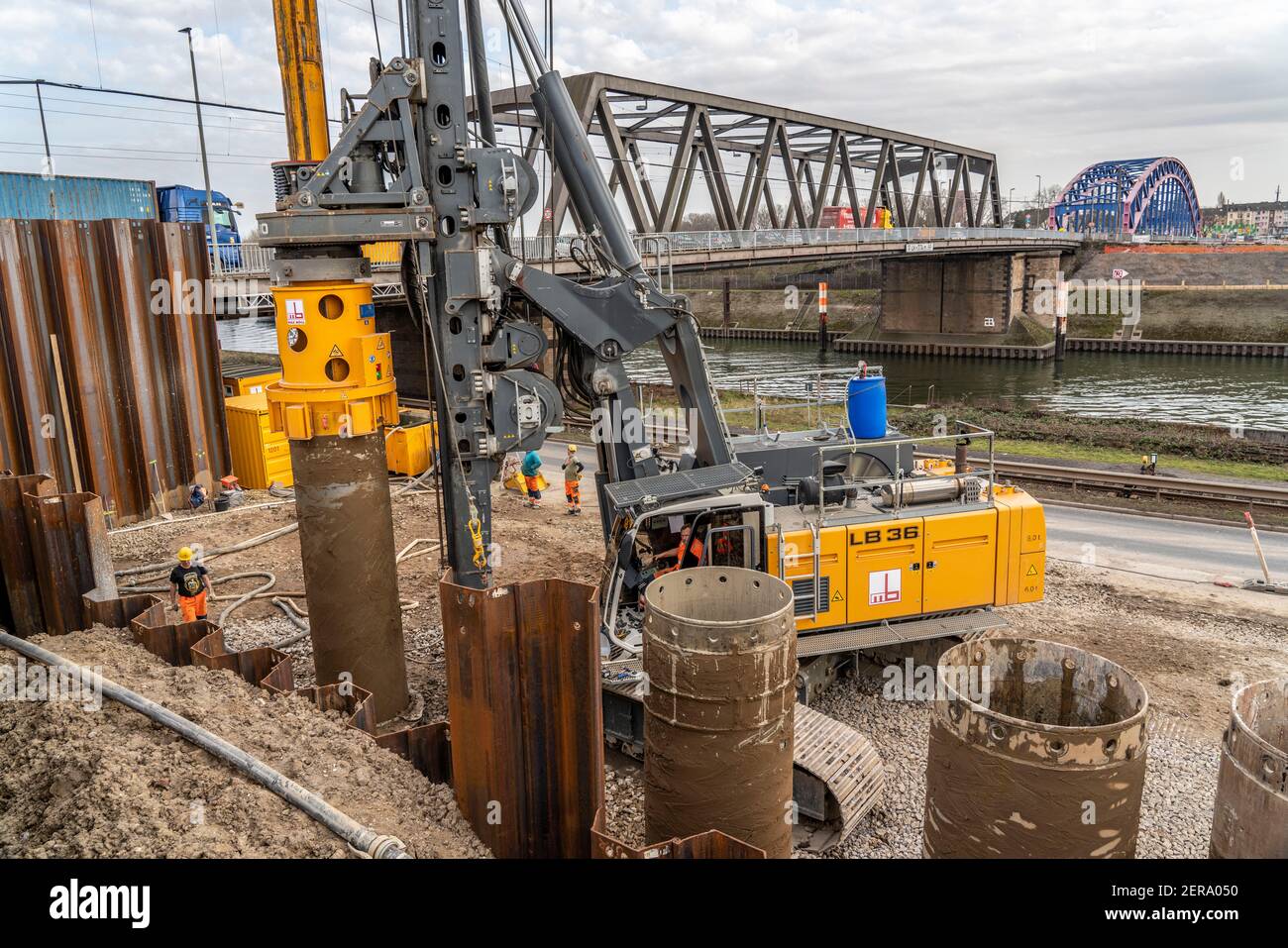 Pile foundation hi-res stock photography and images - Alamy