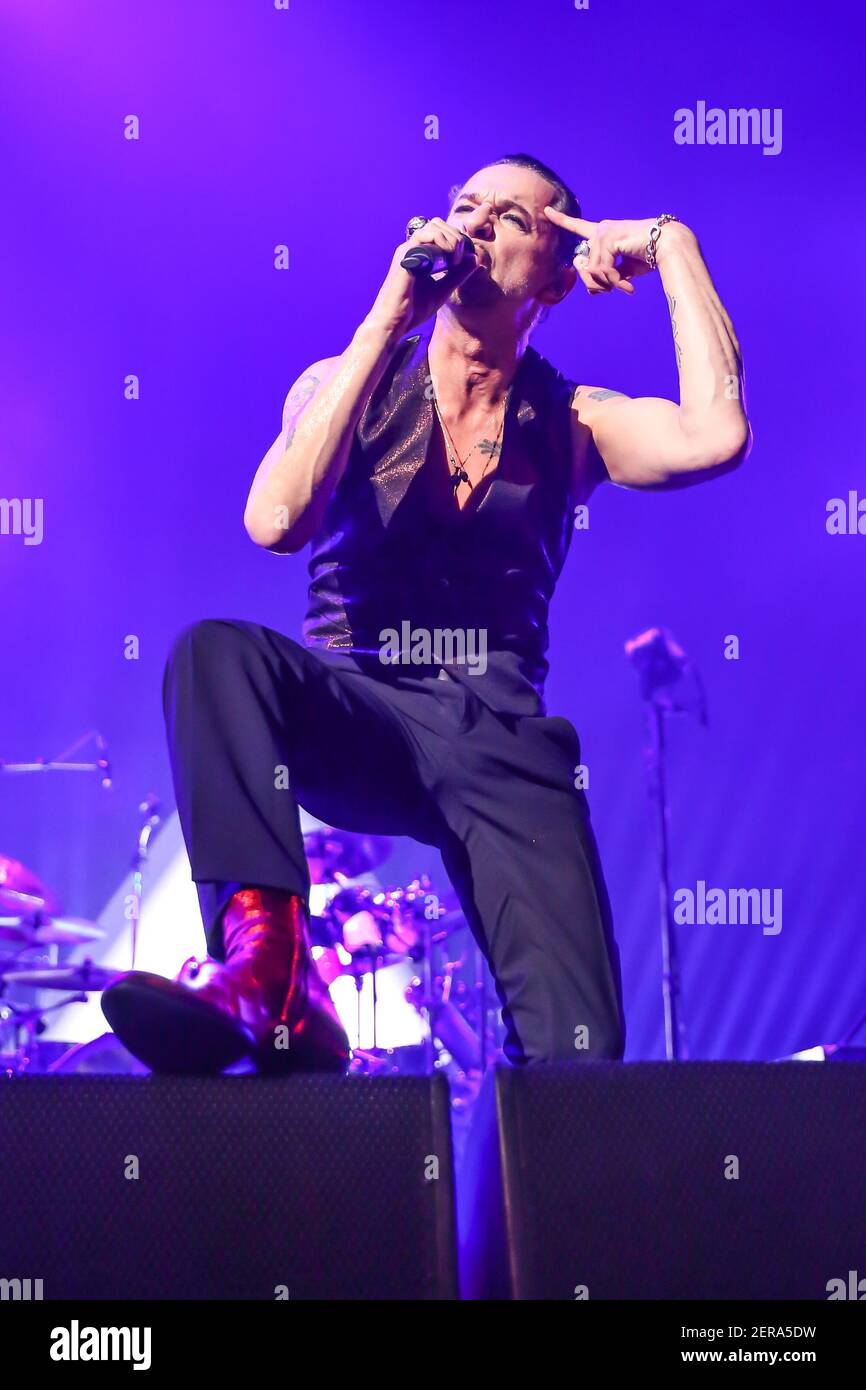 Dave gahan depeche mode 2018 hi-res stock photography and images - Alamy