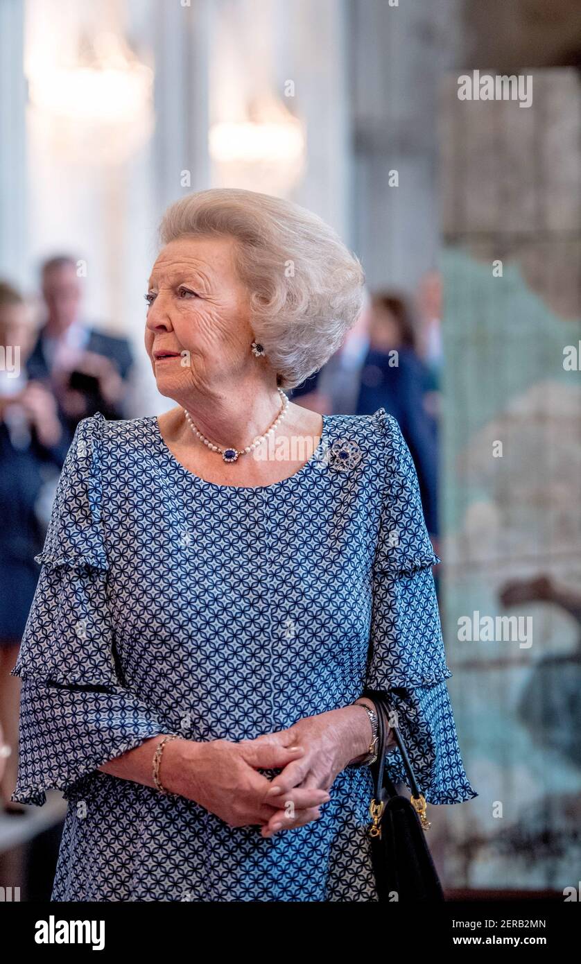 Princess Beatrix attends the opening of Exhibition ‘Uitgelicht ...