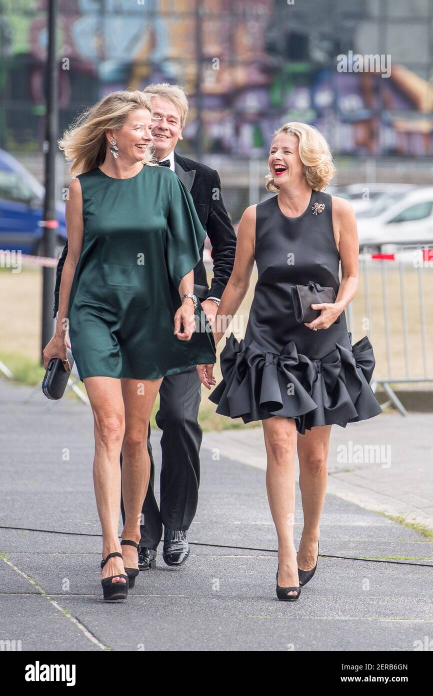 Princess Mabel and sister Nicoline Wisse Smit attending AmsterdamDiner ...