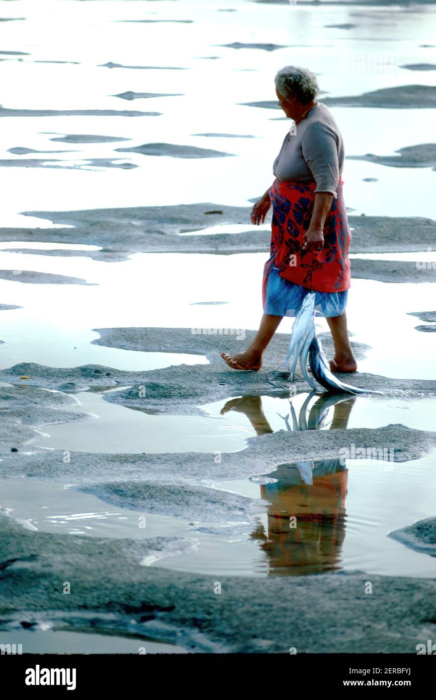 Tonga woman fishing hi-res stock photography and images - Alamy