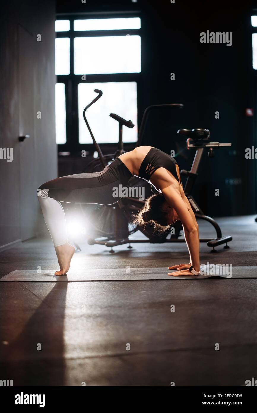 Slim athletic woman doing exercise bridge at gym Stock Photo - Alamy