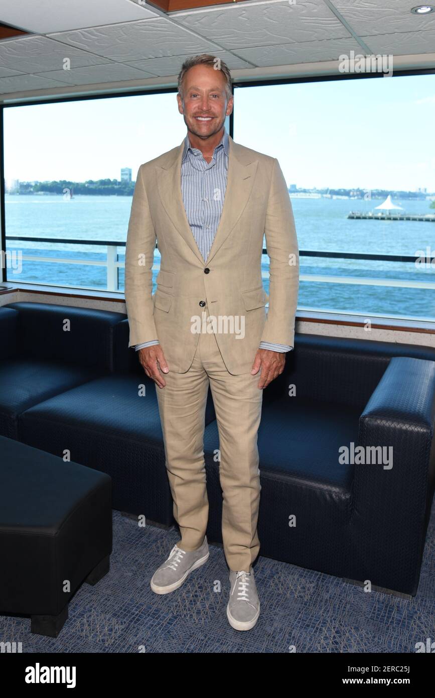 Peter Marc Jacobson attends Fran Dreschers Cabaret Cruise Dinner Cancer ...