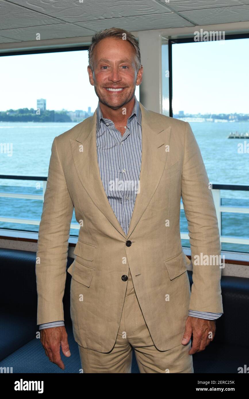 Peter Marc Jacobson attends Fran Dreschers Cabaret Cruise Dinner Cancer ...