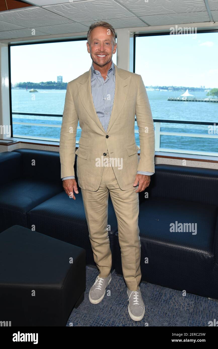 Peter Marc Jacobson attends Fran Dreschers Cabaret Cruise Dinner Cancer ...