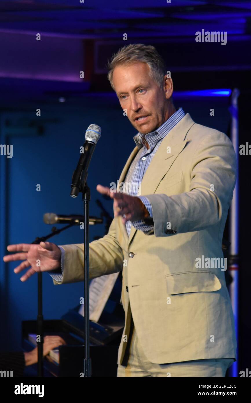 Peter Marc Jacobson attends Fran Dreschers Cabaret Cruise Dinner Cancer ...
