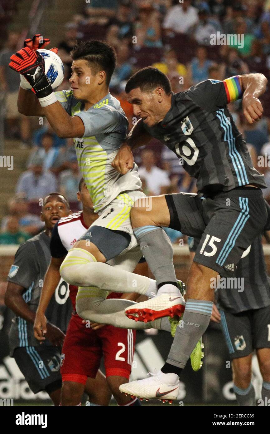 Minnesota United defender Michael Boxall (15) goes up against FC Dallas ...