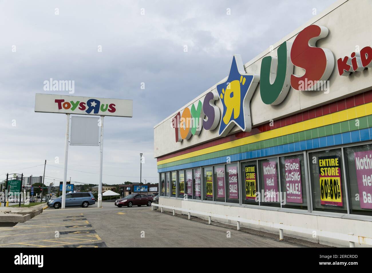 'Going Out Of Business' signs as seen on a Toys-R-Us retail store ...