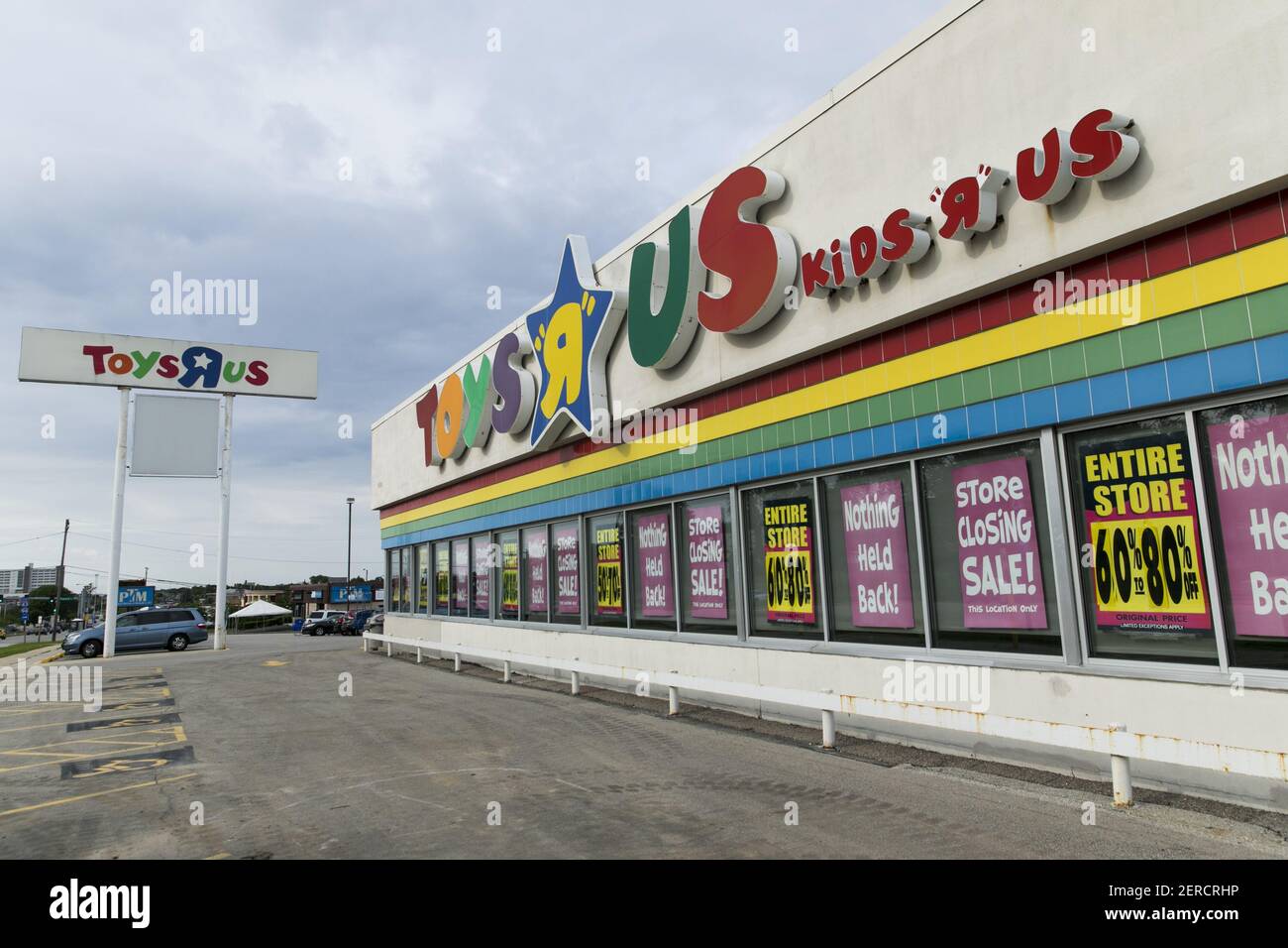 'Going Out Of Business' signs as seen on a Toys-R-Us retail store ...