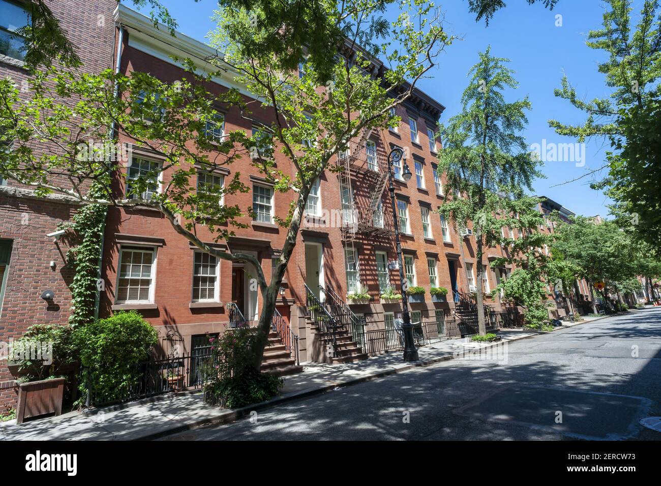 New york small brick buildings hi-res stock photography and images - Alamy
