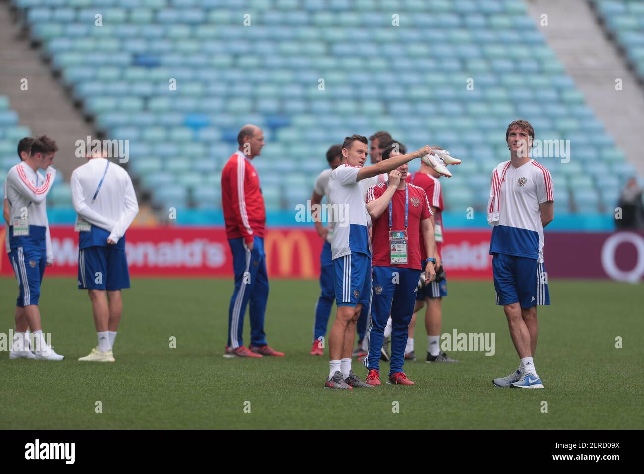 Russian football players Denis Cheryshev (center) and Mario Fernandes ...