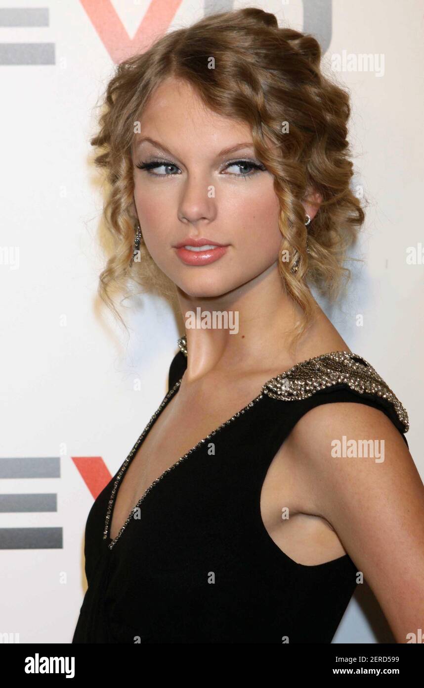 Taylor Swift, 12-8-09, Photo By John Barrett/PHOTOlink Stock Photo - Alamy