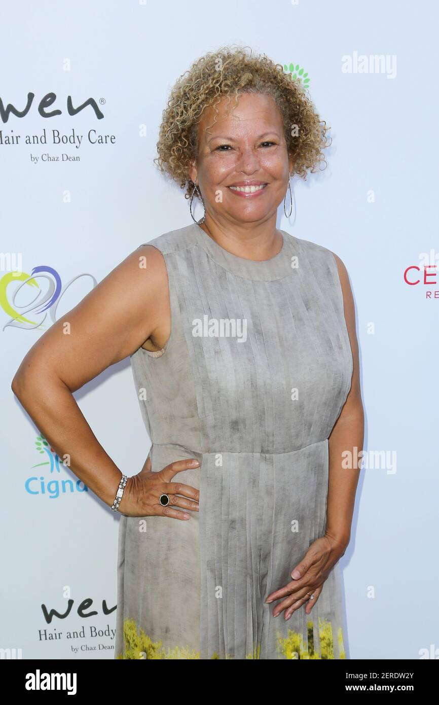 Debra L. Lee at the The HollyRod Foundation's 20th Annual DesignCare ...