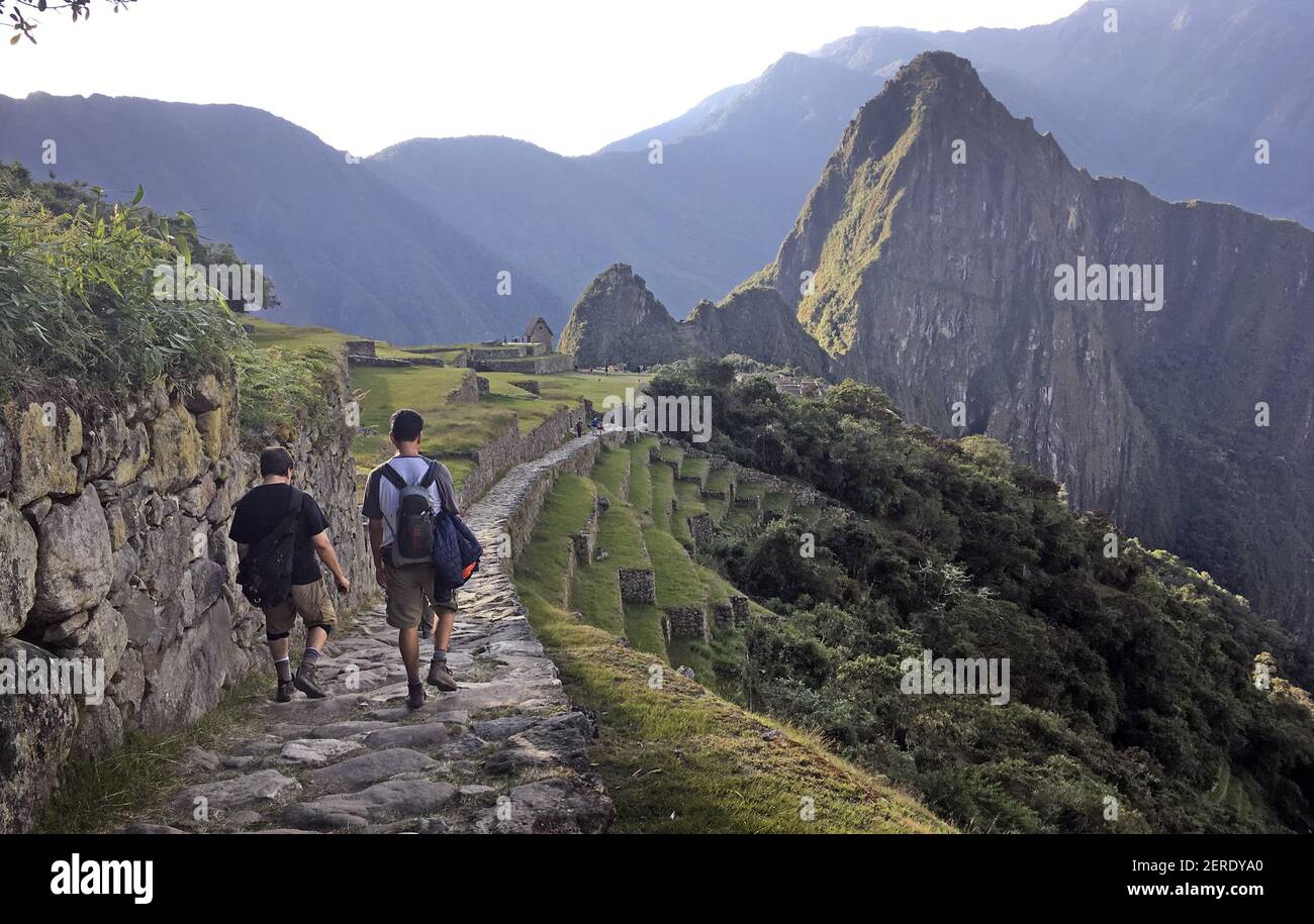 Approaching Machu Picchu from the Sun Gate off the Inca Trail. (Photo ...