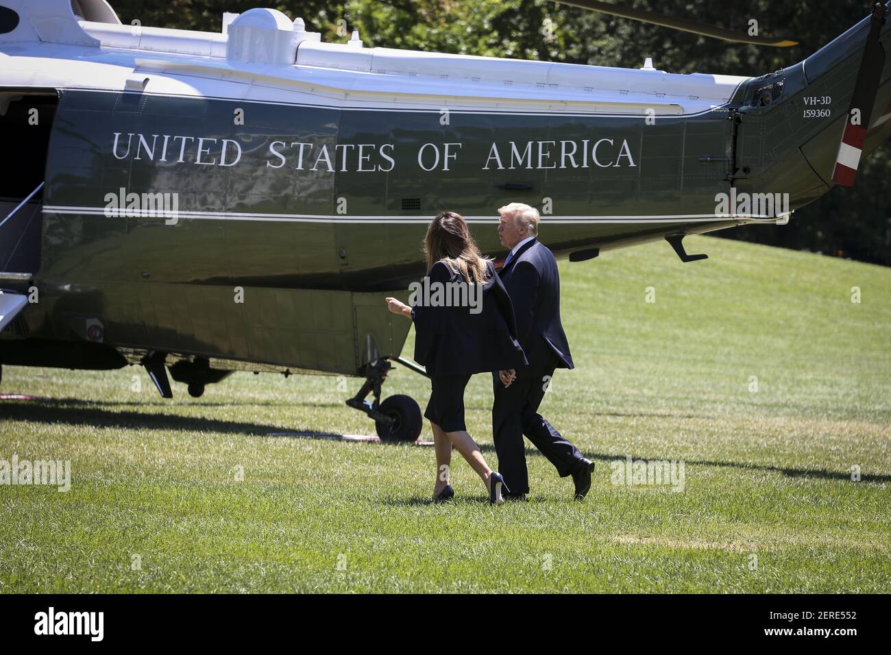 President Donald Trump and First Lady walks to Marine One as they ...