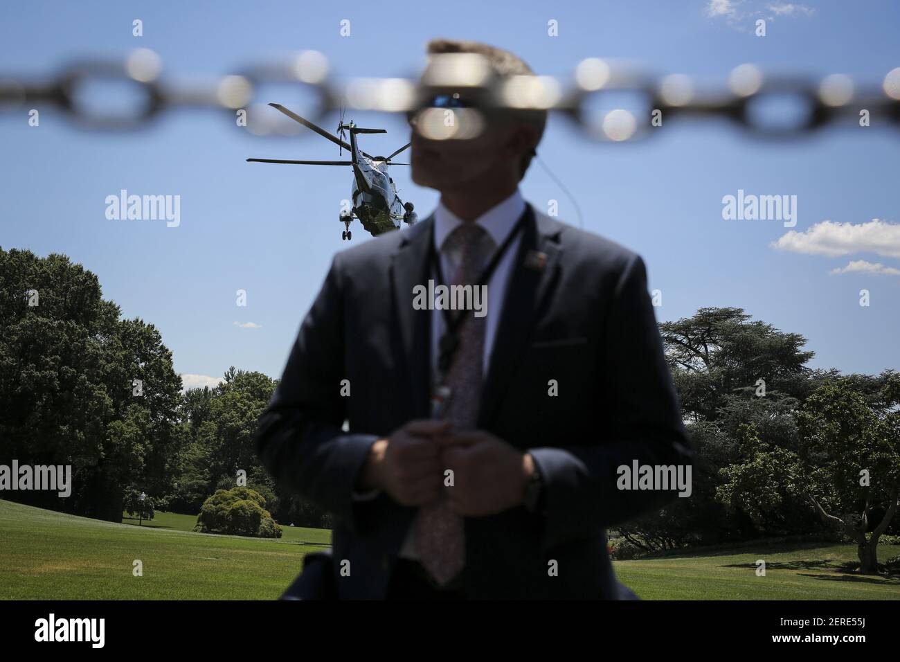 A secret service agent stands by as Marine One carrying President ...