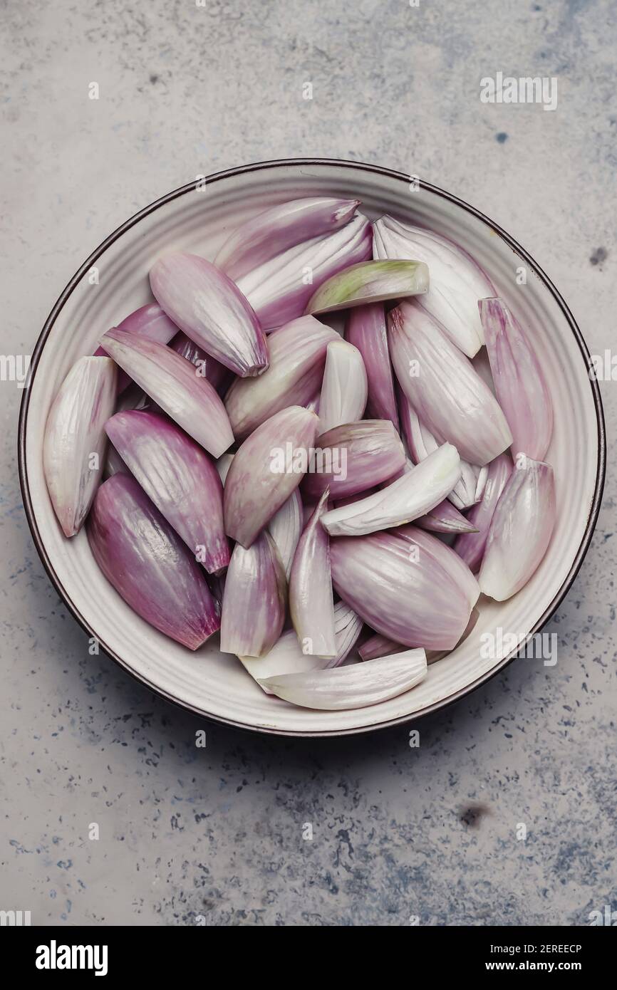 Shallots peeled hi-res stock photography and images - Alamy
