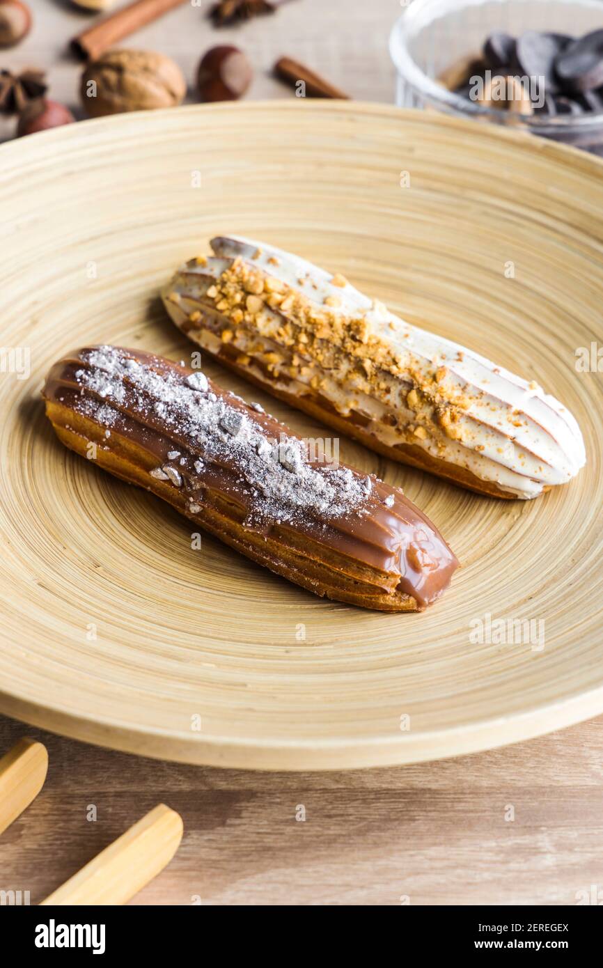 Vanilla and chocolate eclairs Stock Photo - Alamy