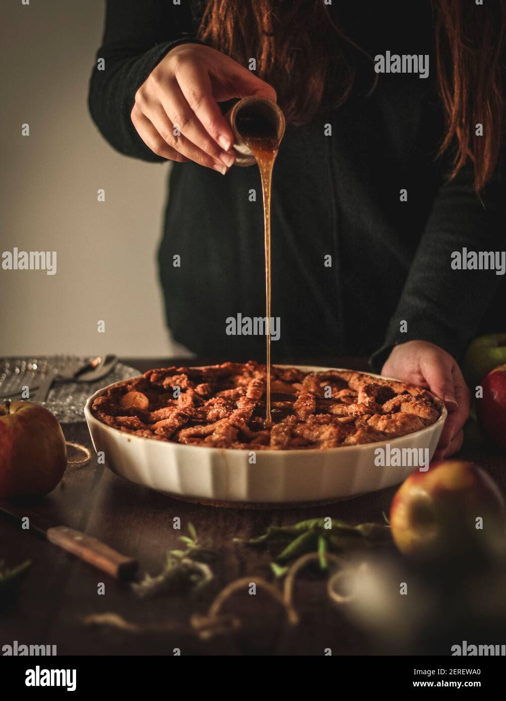 Caramel drizzle on the apple pie Stock Photo - Alamy