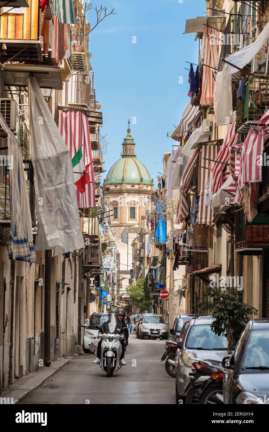 Typical Italian narrow street in old town of Palermo, Sicily Stock ...