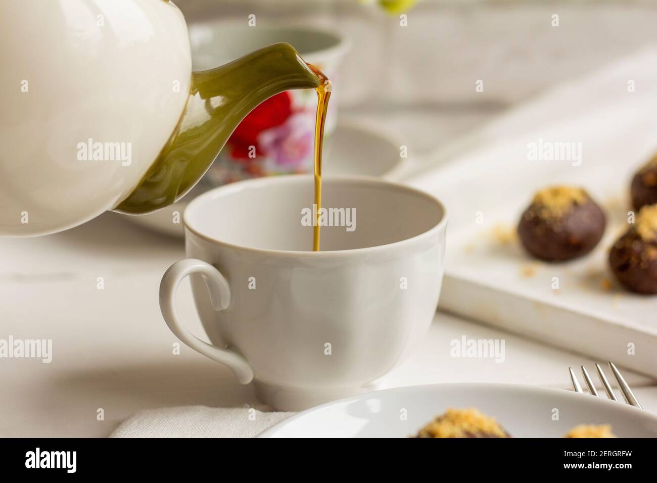 Hot tea poured white cup hi-res stock photography and images - Alamy