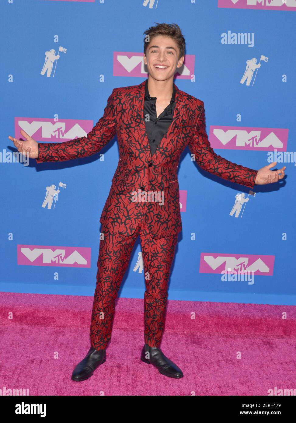 Asher Angel walking on the red carpet at The 2018 MTV Video Music ...