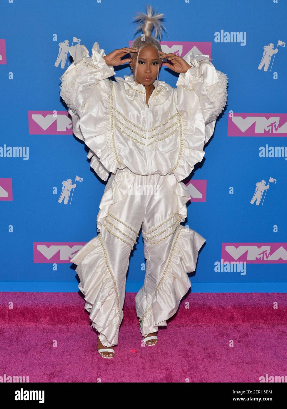 Dej Loaf walking on the red carpet at The 2018 MTV Video Music Awards ...