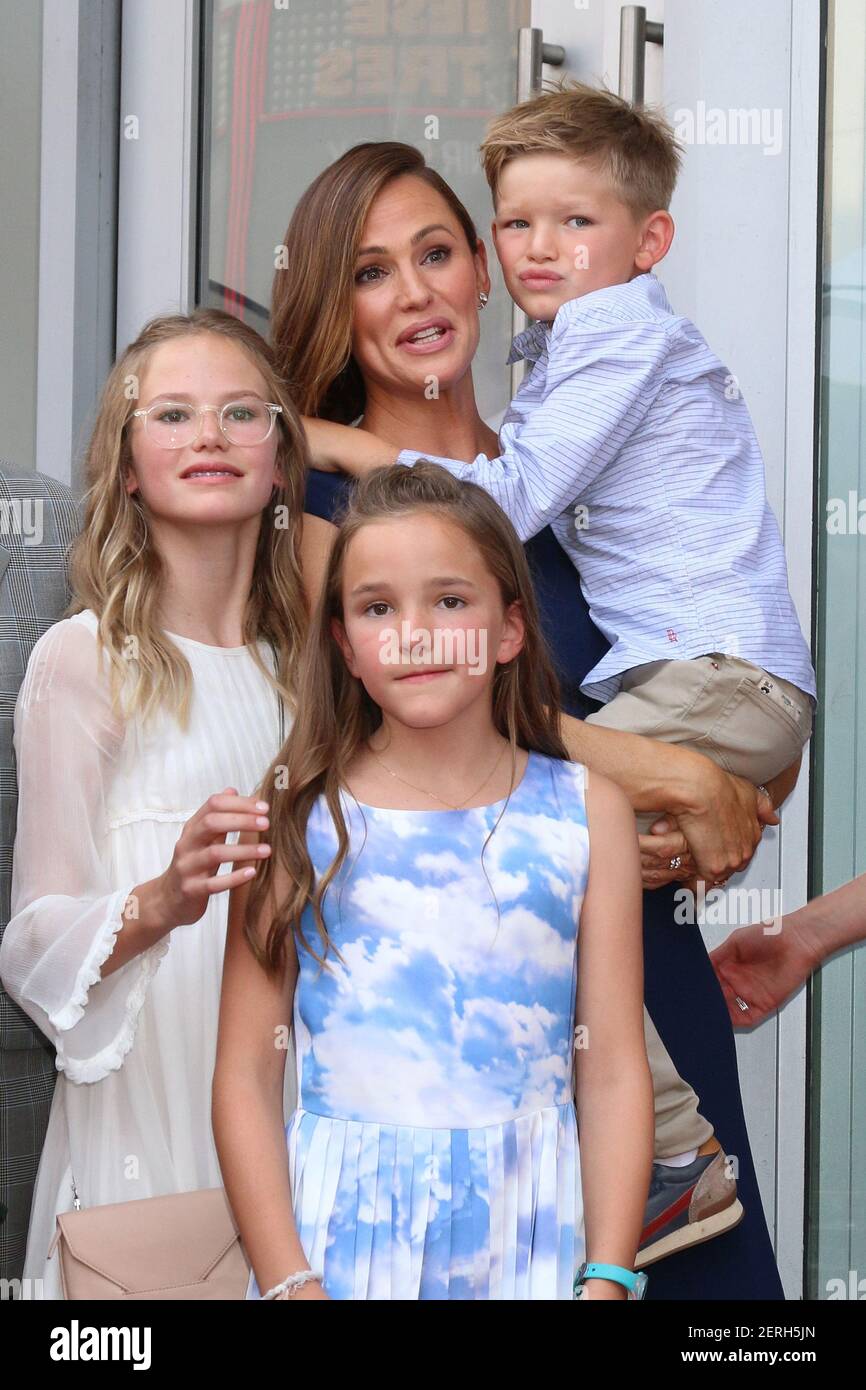 LOS ANGELES - AUG 20: Violet Affleck, Jennifer Garner, Seraphina ...