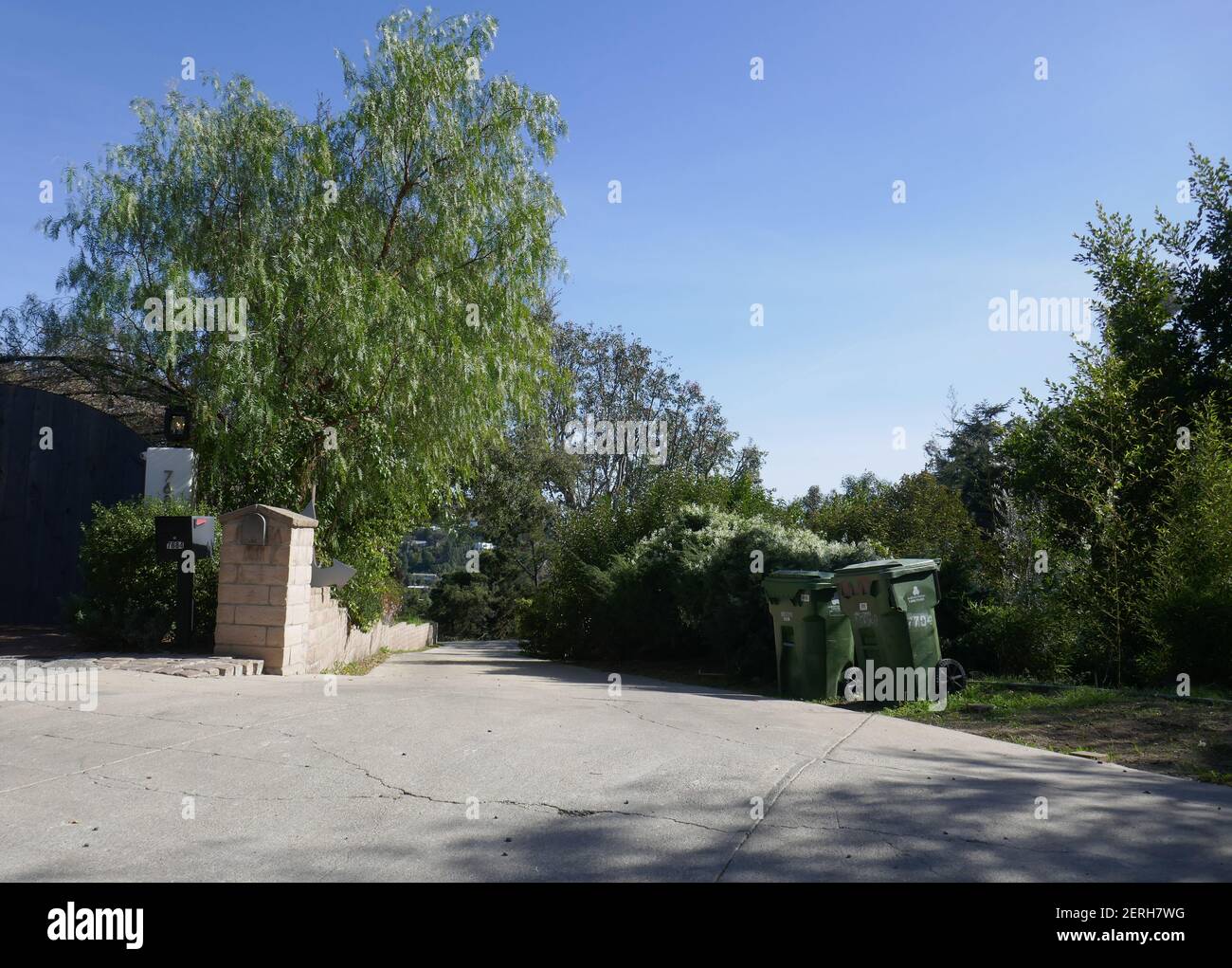 Robert pattison batman hi-res stock photography and images - Alamy