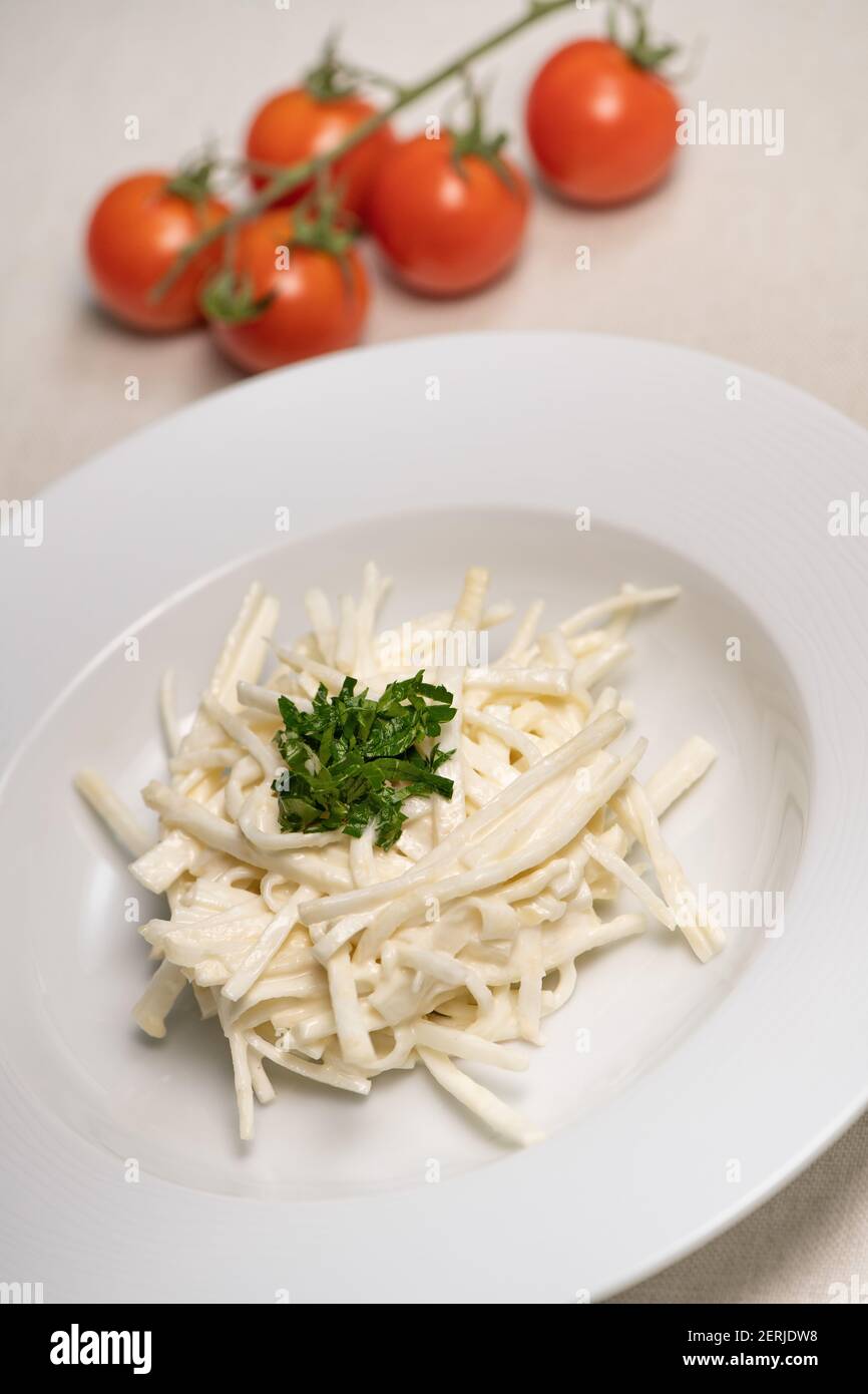 Julienned hi-res stock photography and images - Alamy