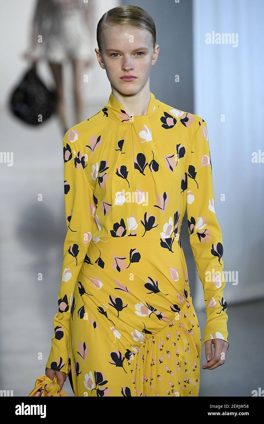 Model Hannah Motler walks on the runway during the Self-Portrait ...