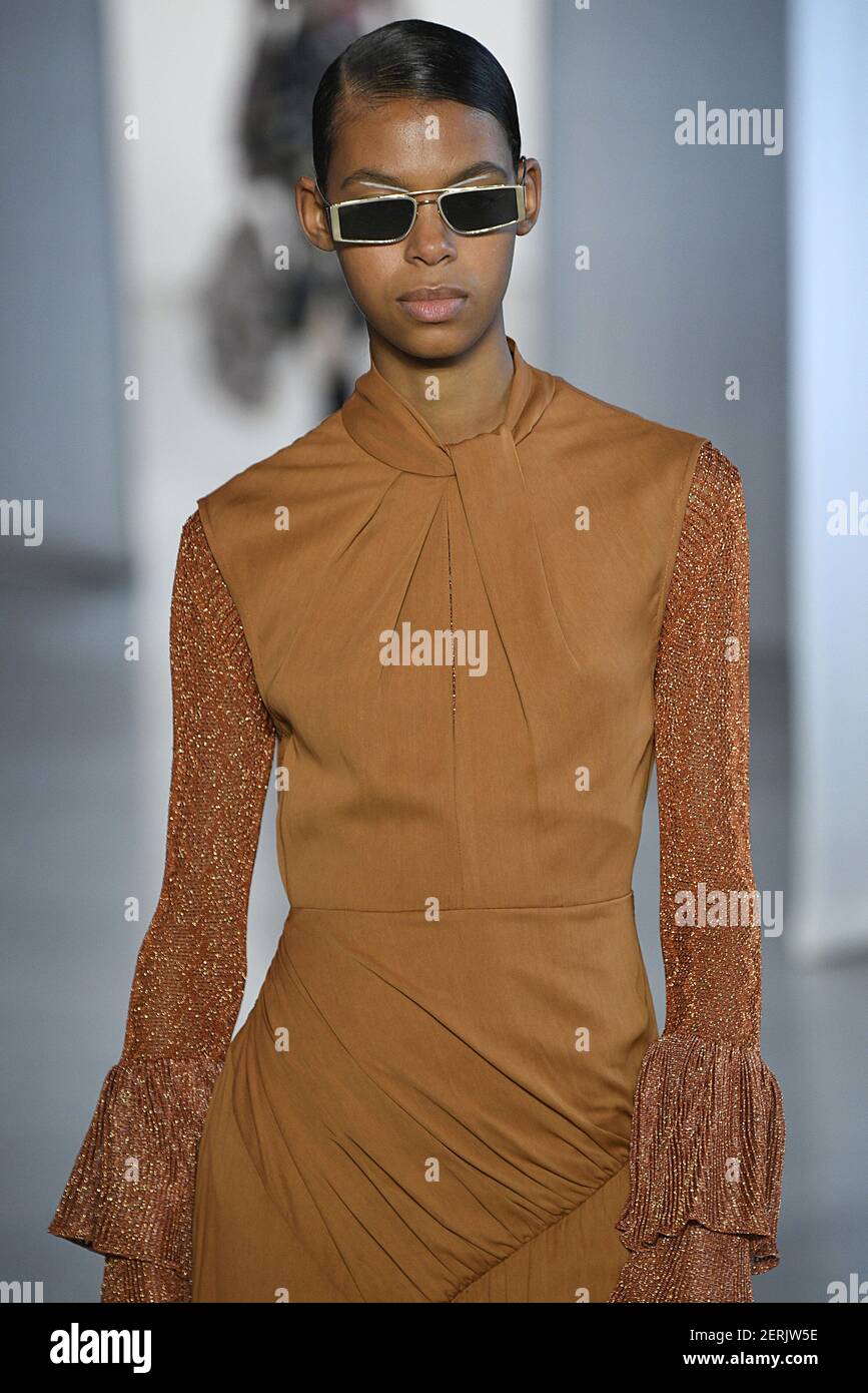 Model Alyssa Traore walks on the runway during the Self-Portrait ...