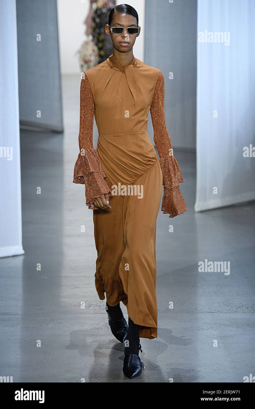 Model Alyssa Traore walks on the runway during the Self-Portrait ...