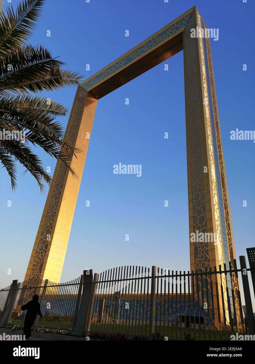 Dubai frame night hi-res stock photography and images - Alamy